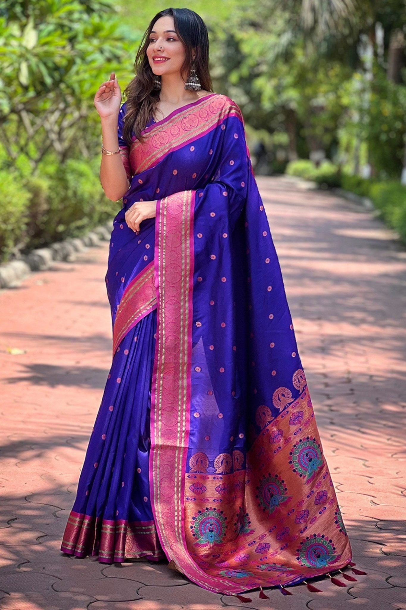 10 Types Of Maharashtrian Sarees Names & Images